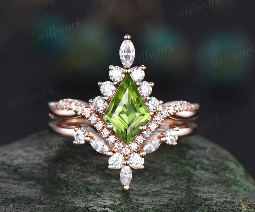 The Complete Guide To Buy Green Gemstone Engagement Rings – WILLWORK ...